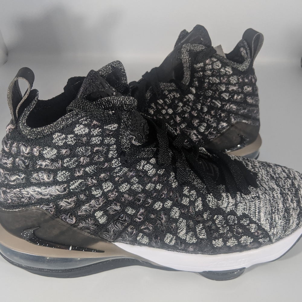 Nike Lebron 17 Bg Gs In The Arena Gs 'Oreo' 5.5 - Gem